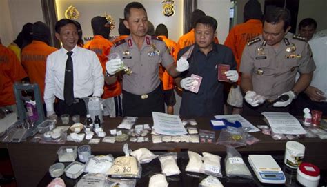 Polda Bekuk 16 Sindikat Narkoba Internasional Foto