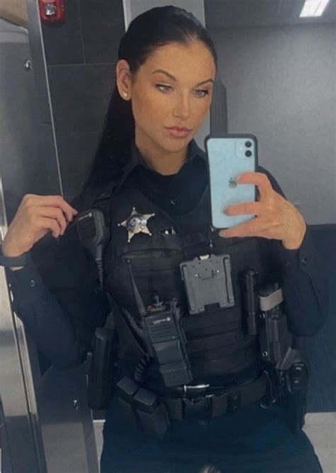 Pin Di Pavlo White Su Policjantki