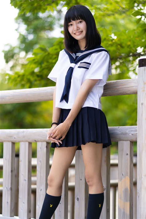 私服の校生が高画質のデジカメでスカート逆さ撮りした画像 女子高生の専科