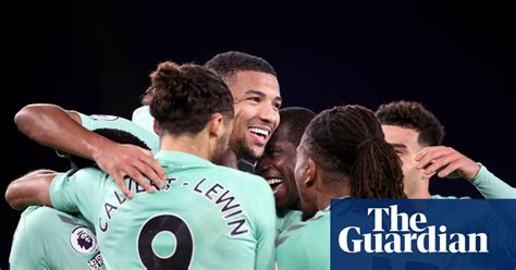richarlison and mason holgate goals seal impressive everton win at