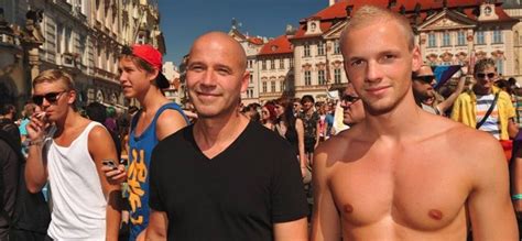 Praag Gay Pride 2021 De Parade Vertrekt Vanaf Het Wenceslasplein