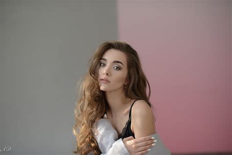 Fond Décran Femmes Brunette Cheveux Longs Des Yeux Noisette Fond