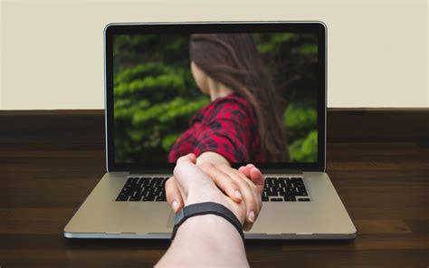 13 Best Long Distance Relationship Tips To Improve Intimacy Updated