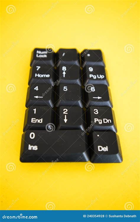 Teclas De Teclado Numéricas Colocadas En Un Papel En Foto De Archivo
