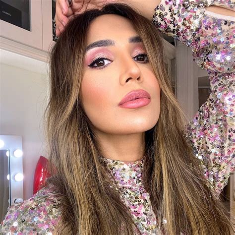 Beauty Vloggers You Need To Follow Asap If You Want To Up Your Makeup