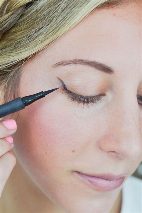 How To Do Cat Eye Makeup Step By Step