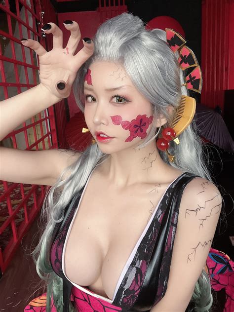 伝説的コスプレイヤー・五木あきら、『鬼滅の刃』堕姫コスプレが「予想をはるかに上回る再現度」 Entame Next アイドル情報総合