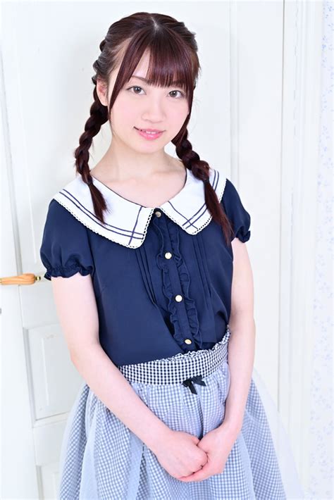 桜庭きょうこのアダルト版メーカーコンテンツ「ギリギリ★あいどる倶楽部 「純系美少女シンフォニー」 桜庭きょうこ 写真集」 ラブポップr18