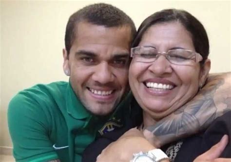 La Madre De Dani Alves Publica Un Vídeo En El Que Se Difunde La