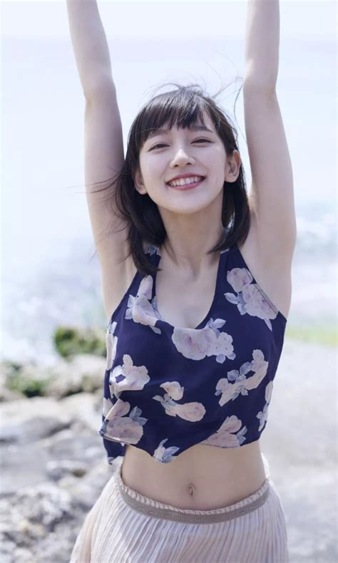 吉岡里帆の色白のエロい腋 エッチすぎるぐらぞうチャンネル