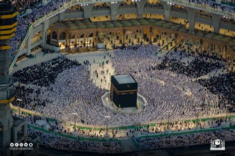 طفل يرفع الأذان داخل الحرم المكي ويثير تفاعلاً الخليج أونلاين