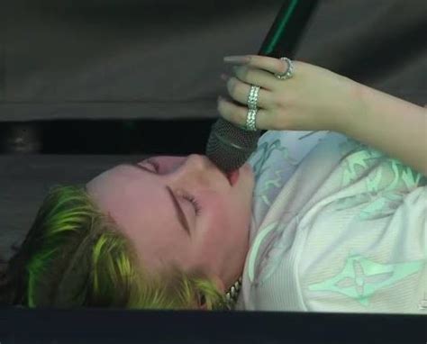 Sᴋʏ🩸 On Twitter Há 4 Anos Billie Eilish Lançava When I Was Older