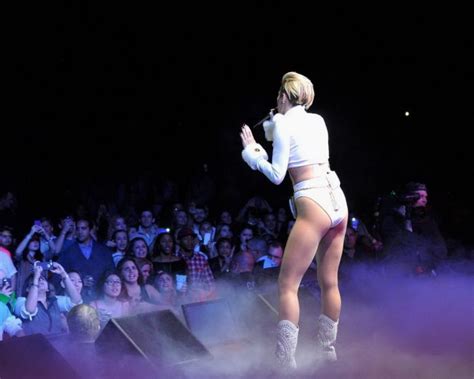 Sexy Miley Cyrus Concert Photos 27 Pics