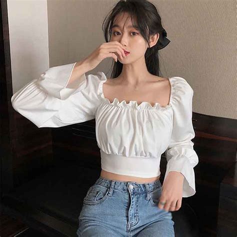 Những Mẫu Áo Croptop Đẹp Nhất Cho Phong Cách Thời Trang Tự Tin Mazda