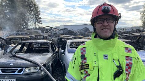 Kraftig Brand På Bilskrot I Strängnäs Kommun ”upp Till 500 Bilar