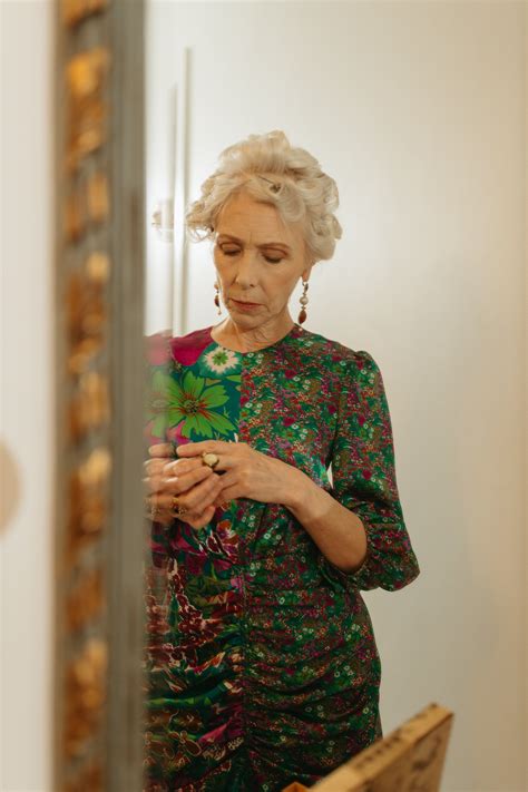 5 Tips For Wearing Cocktail Dresses Over 60 According To Stylists
