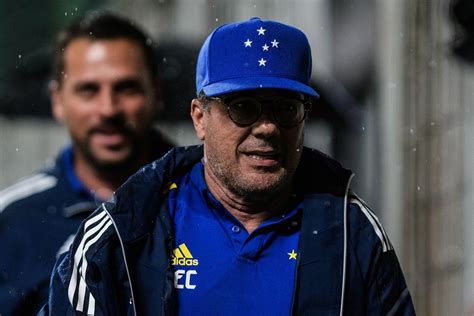 Salários Saf Diretor E Dívida Na Fifa Permanência De Luxemburgo No