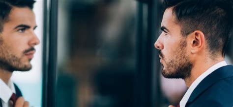 چگونه با افراد خودشیفته رفتار کنیم ؟ ۸ روش هاو کن یو