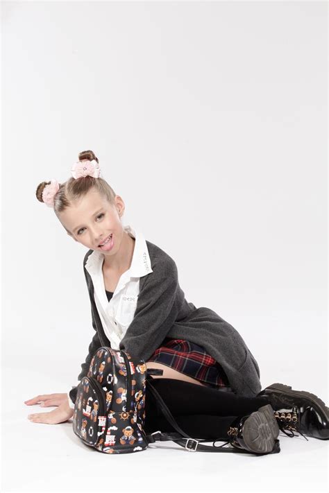 Cutie In Black Longsocks 2 044  Imgsrc Ru