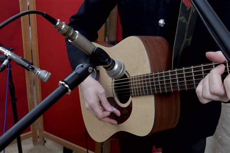 How To Record An Acoustic Guitar With A Dynamic Microphone