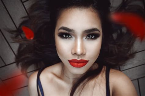Download Brown Eyes Brunette Lipstick Model Woman Face Hd Wallpaper By