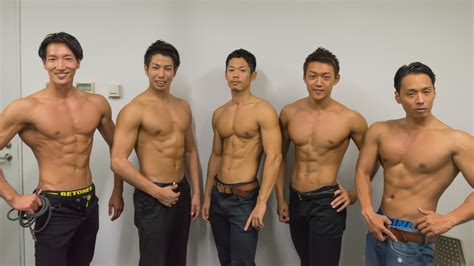 イケメンマッチョ登場に筋肉好き女子大興奮！ 舞台裏からマッチョに密着してきた Excite Bit コネタ 1 2