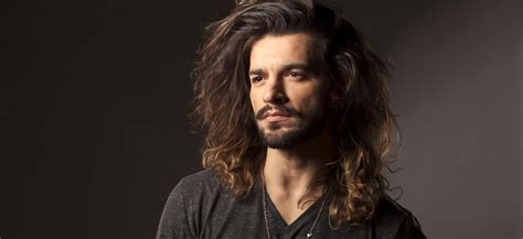Hombres Con Pelo Largo Cortes Peinados Y Consejos De Cuidado