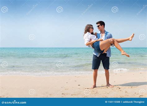 Man Carrying A Woman In His Arms Img Pansy