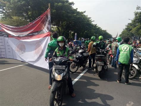 Demo Ojol Di Surabaya Diwarnai Sweeping