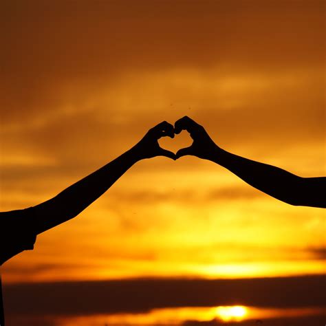 Hands Together Wallpaper 4k Silhouette Love Heart Lovers