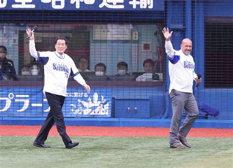 Dena始球式に中畑清氏が登場、打席にラミレス氏 元監督同士が対戦 プロ野球写真ニュース 日刊スポーツ