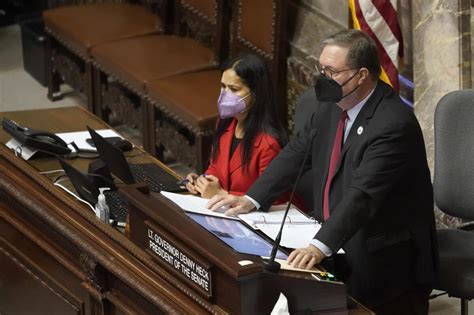Washington Senate Oks Bill On Governors Emergency Powers Ap News