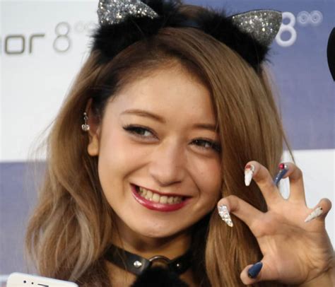 みちょぱの「へそピアス」に「驚きました」の声 お腹チラ見せショットに注目 J Cast ニュース【全文表示】