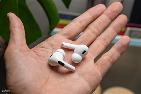 Trên Tay Airpods Pro 2 Có Loa Có Móc Có Típ Made In China