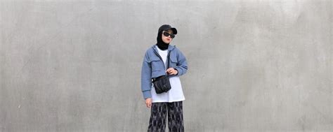 19 Inspirasi Casual Hijab Outfit Yang Stylish Banget