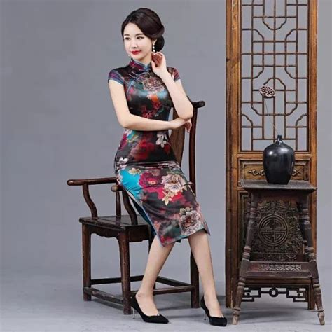 穿祺袍穿什么鞋子 风衣穿什么鞋子 西装穿什么鞋子 大山谷图库