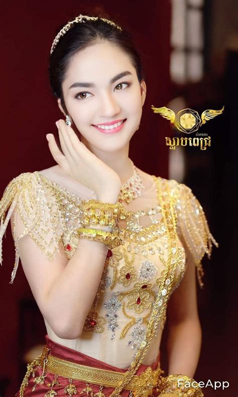 ปักพินโดย ถวิล อัศวภูมิ ใน ถวิล นางแบบ สาวเซ็กซี่ แฟชั่นผู้หญิง