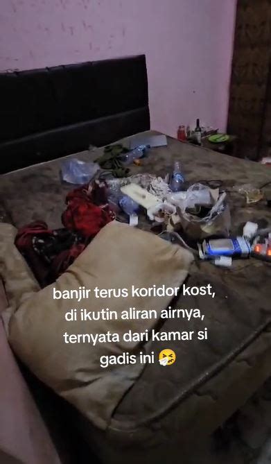 Penampakan Miris Kamar Kos Wanita Penuh Sampah Dan Genangan Air Tuai