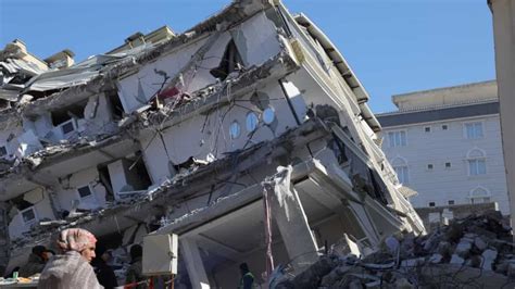 Turkey Earthquake 130 Contractors Detained Over Collapsed Buildings