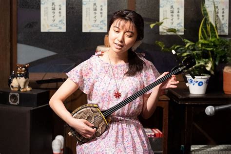 連続テレビ小説「ちむどんどん」第116話。沖縄に帰った歌子（上白石萌歌）は時々ライブを開催（c）nhk ― スポニチ Sponichi