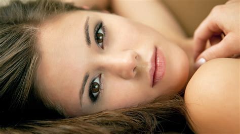 Free Download Hd Wallpaper Womans Face Markéta Stroblová Brown