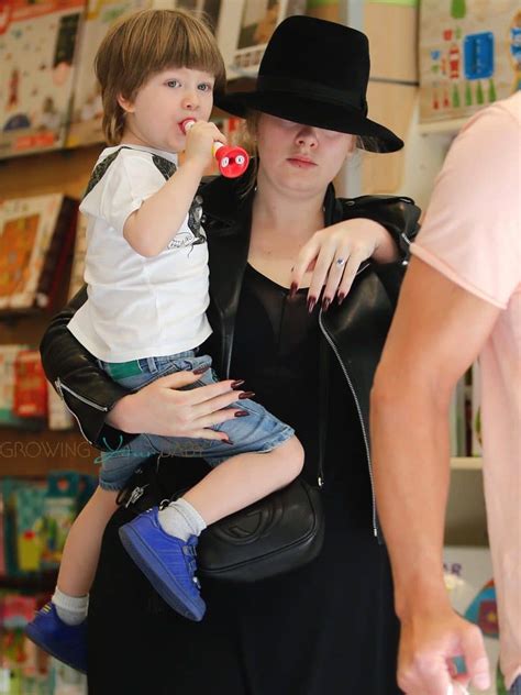 Sweet Moment Adele Stops Mid Concert To Kiss Her Son In Crowd While