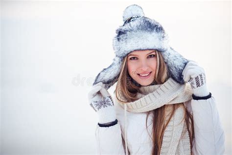 Fashion Outdoor Photo Of Gorgeous Woman With Long Blonde Hair Wears