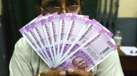 2000 Note 2000 नोट के रूप में 10 000 करोड़ रुपये लोग अभी भी दबाए बैठे