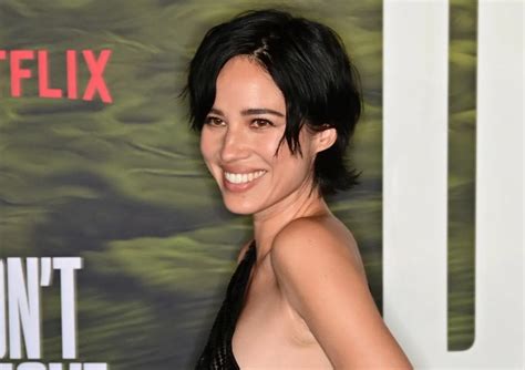 Yellowstones Kelsey Asbille Looks Unrecognizable In Edgy Bob And