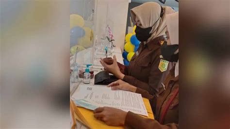 Kejari Jombang Setorkan Uang Pengganti Korupsi Pupuk Subsidi Di Mojoagung
