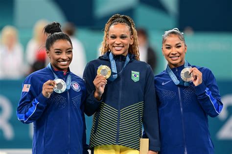Para La Historia Simone Biles Y Jordan Chiles Se Rinden Ante Rebeca
