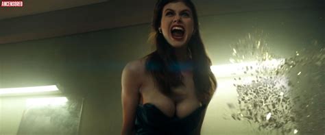 Nackte Alexandra Daddario In Wait