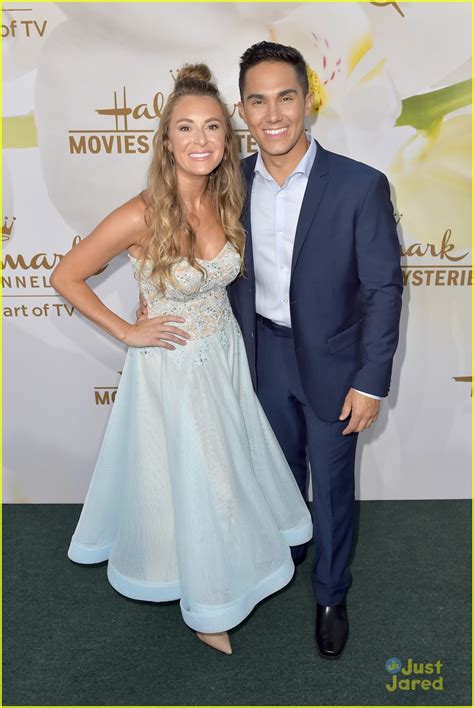 Alexa Penavega Turns Into Cinderella For Hallmarks Tca Event Photo