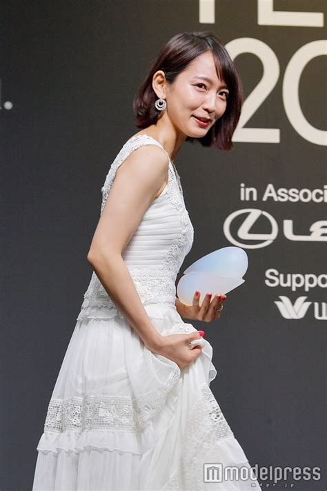 画像26 30 吉岡里帆、胸元大胆ドレスで登場 ブリリアン・ダイキのエスコートでレッドカーペットへ＜vogue Japan Women